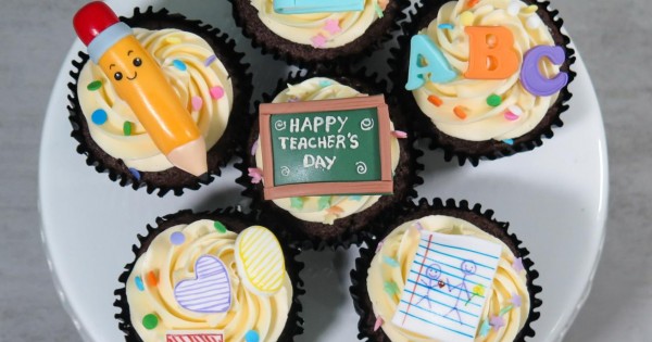 Happy Teacher's Day Cupcakes